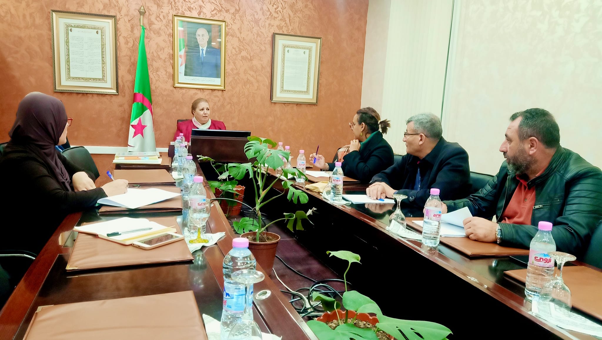 جلسة عمل لمناقشة و اقتراح أوعية عقارية لتوطين "عدل 03" - wilaya guelma