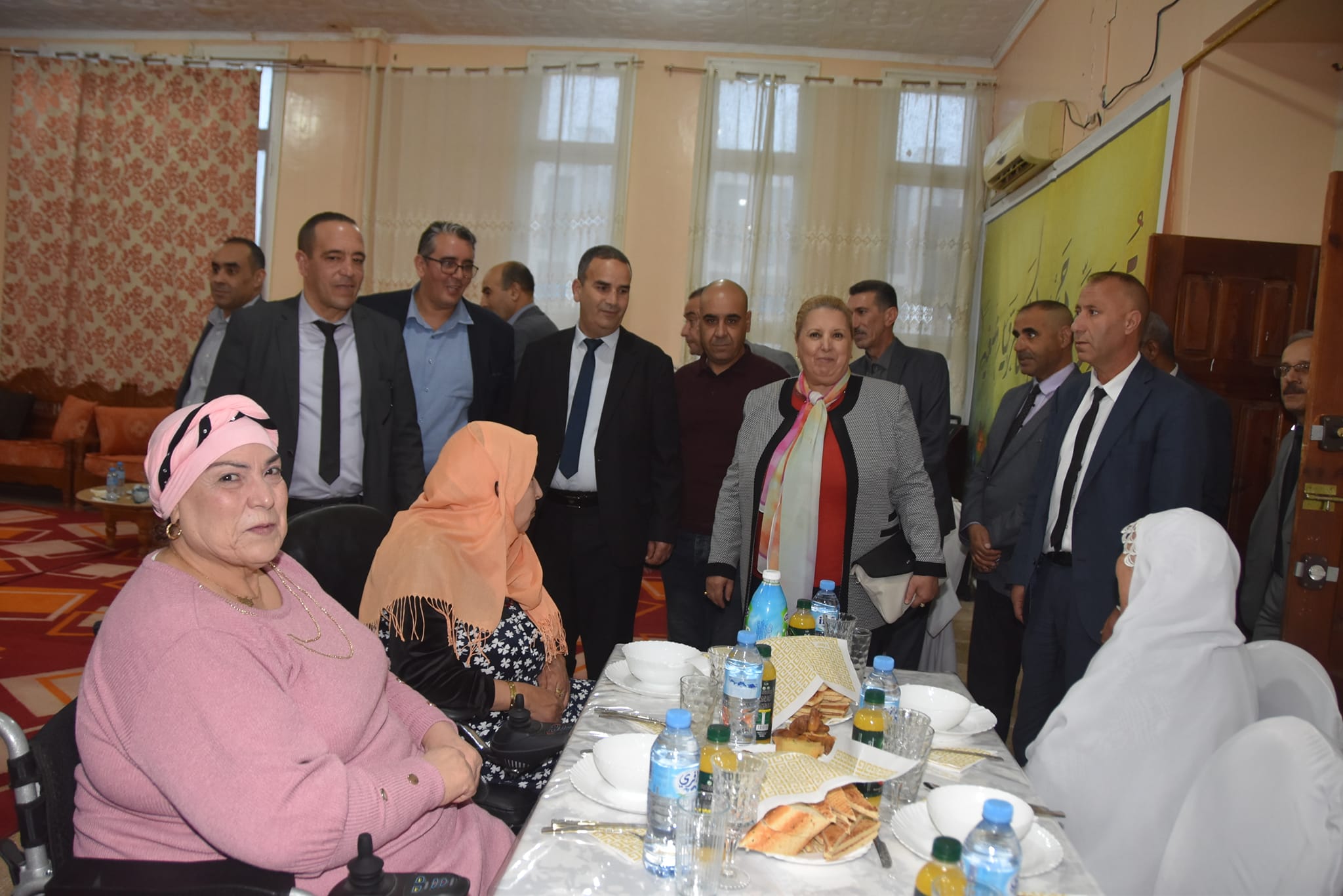 Un Diner en l'honneur des personnes âgées et de l'enfance Assister ...