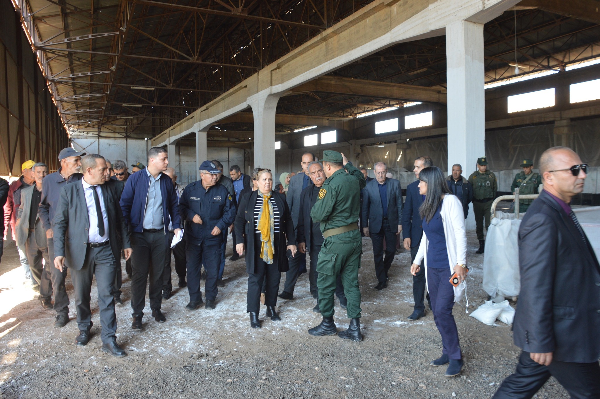 Une visite de terrain pour inspecter les lieux où sont collectés les ...